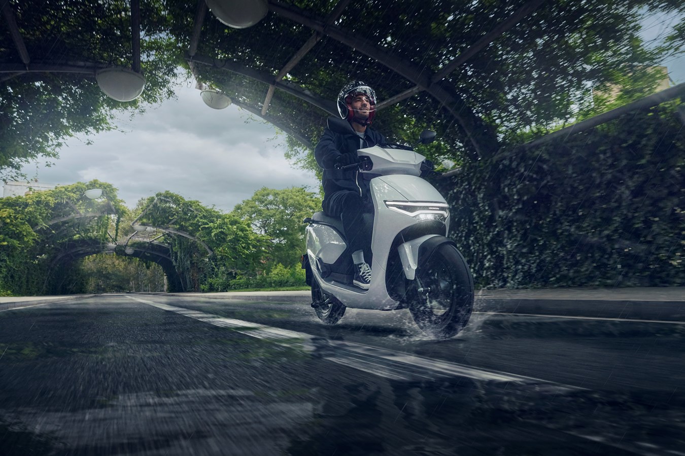 ホンダの新型電動バイク「CUV e・カブイー」は買い？新原付じゃ乗れないEVの魅力と注意点